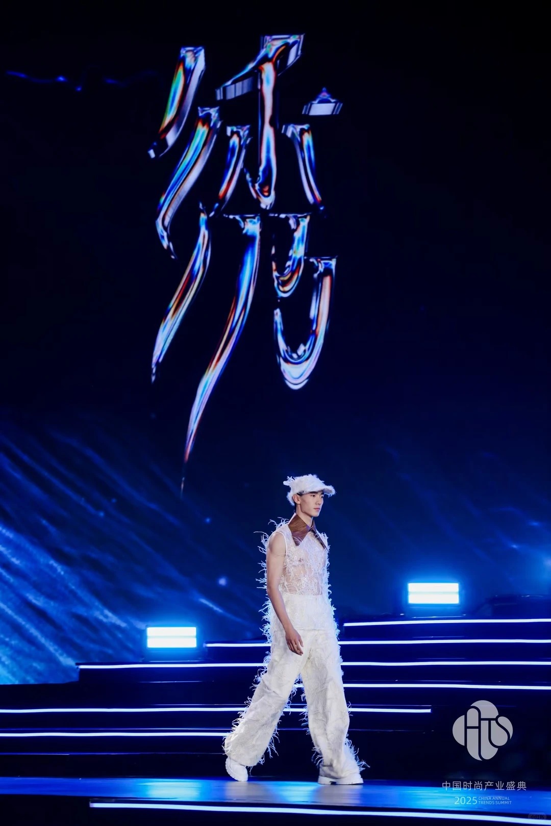 Maggie Wang | Glory of the East · A Tribute to the Beauty of the Times ...
